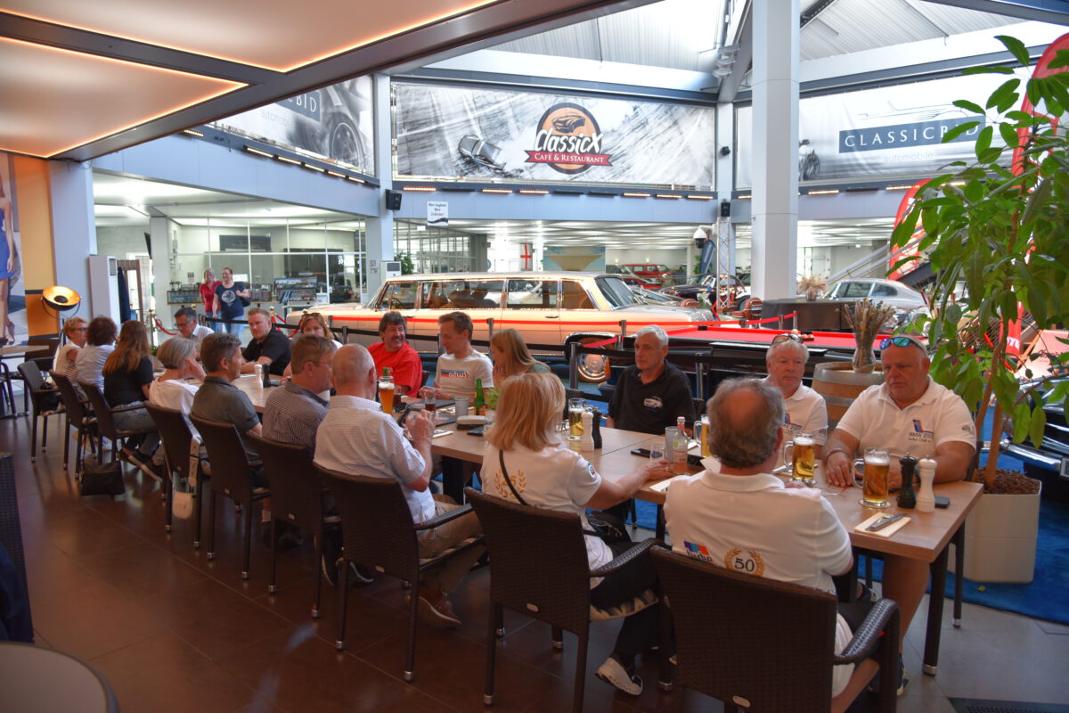 Das 31. Treffen des Clubs in Ingelheim/Deutschland - BMW 2002 turbo ...